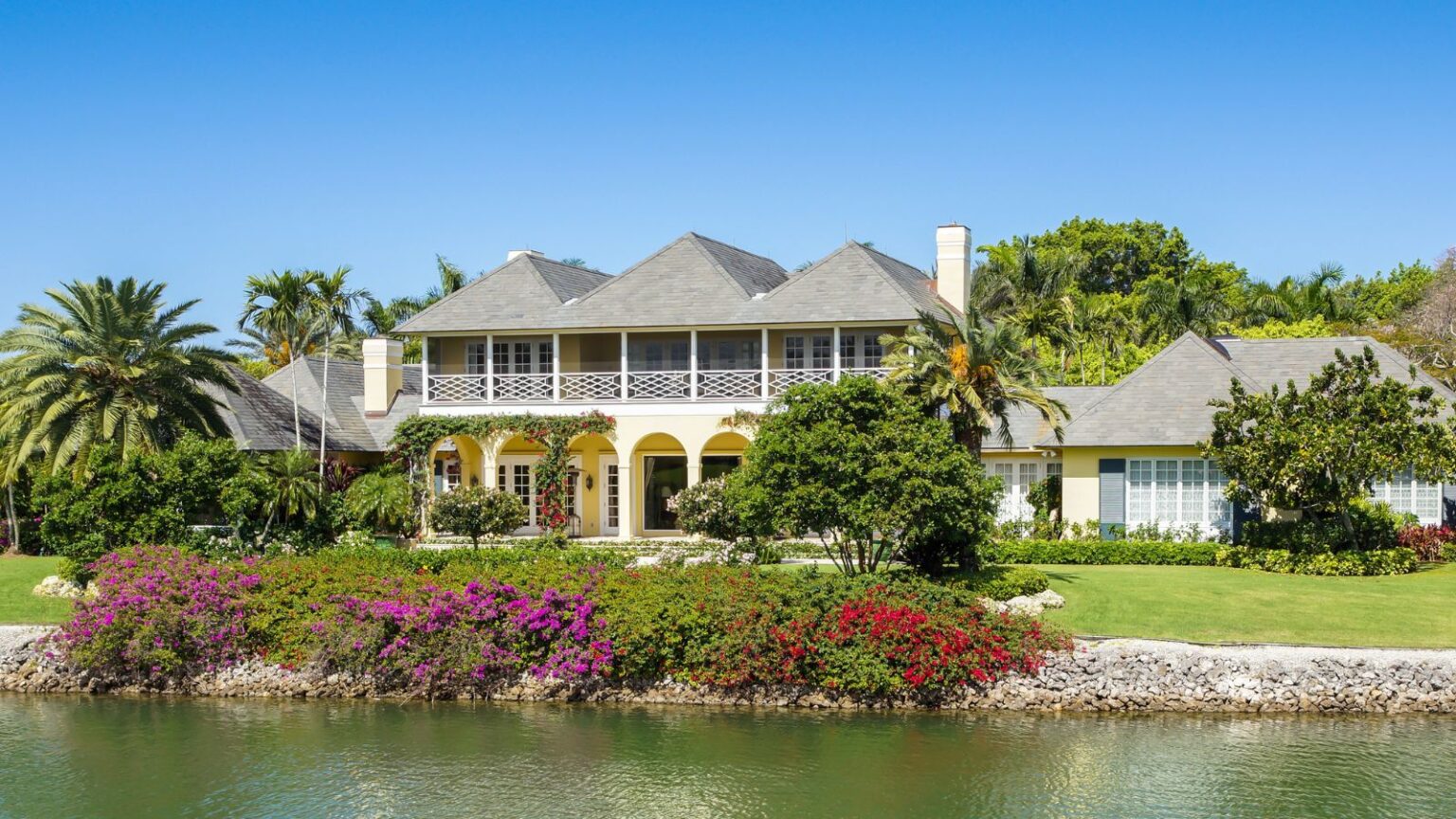 Guide to Naples Luxury Homes with Guest Houses | Lori Fowler Naples Luxury